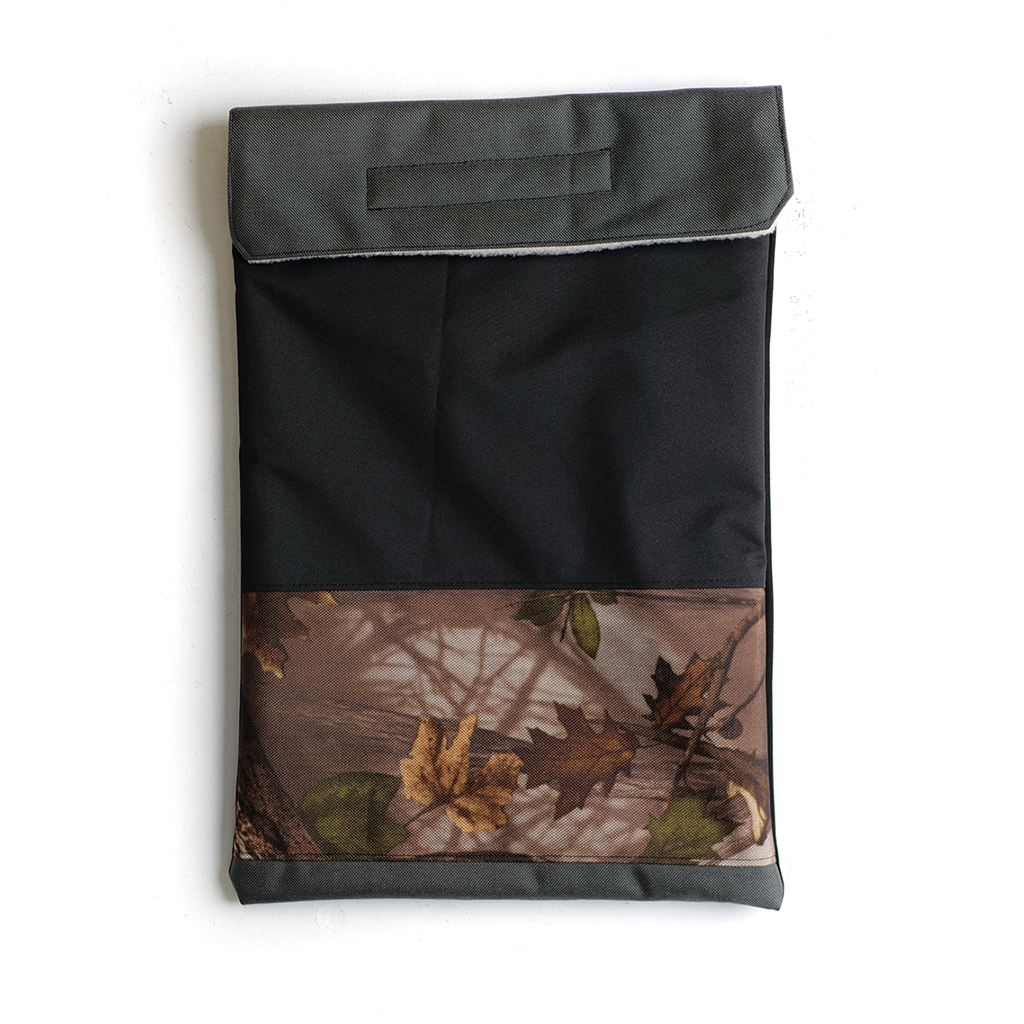 gomi 16" Laptop Sleeve #008