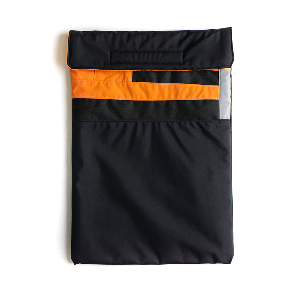 gomi 16" Laptop Sleeve #009